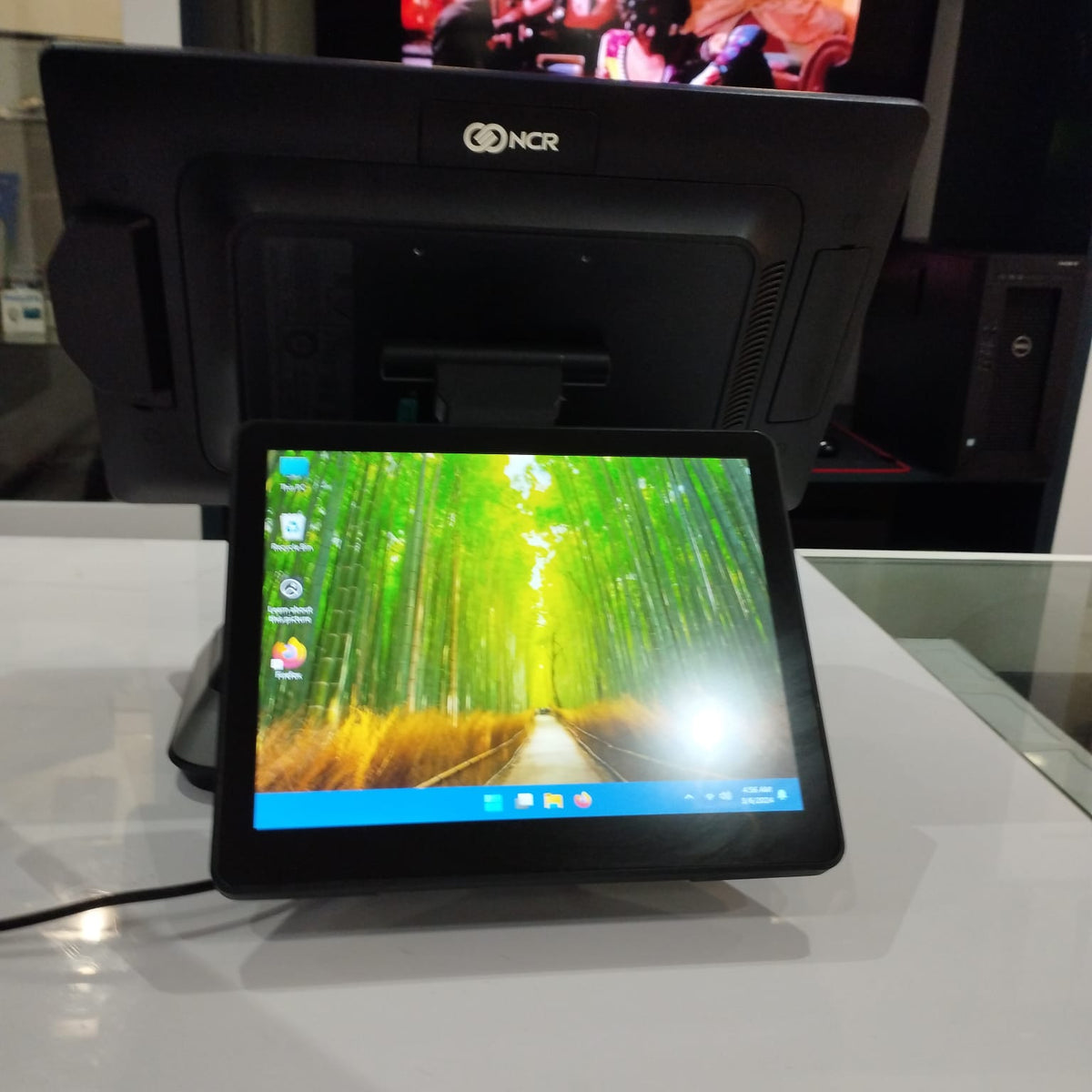 NCR CX7 15.6" Point of Sale with Customer Display. Celeron G4900T, 8GB ...